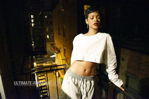 リアーナ トップレス セクシー 46 写真 ビデオ ヌードセレブ
