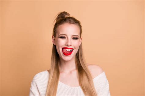 430 Coquette Feliz Sonriente Mujer Y Labios Ojos Maquillaje Elegante Fotografías De Stock