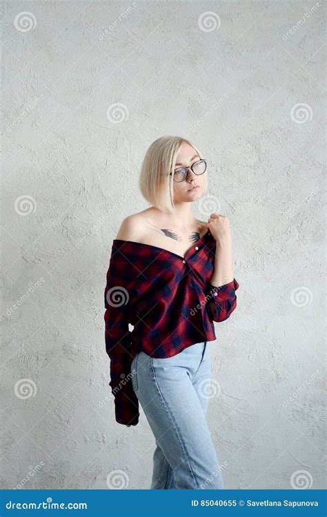 Model Blonde With Short Hair Wearing Glasses Stock Image Image Of Fresh Cool 85040655