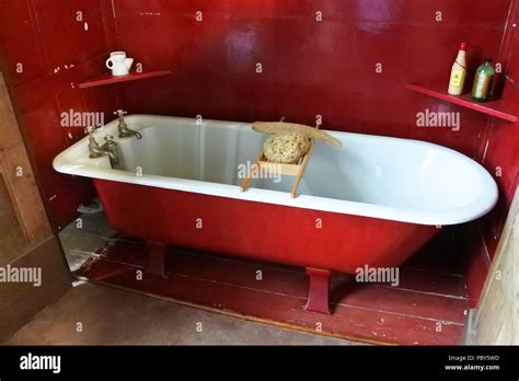 Antike Wanne Fotos Und Bildmaterial In Hoher Auflösung Alamy