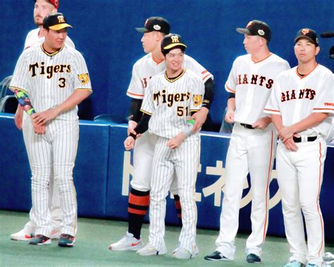 阪神の集合写真に岡本乱入WWWWWWWWWWWWWWWWWWWWWW