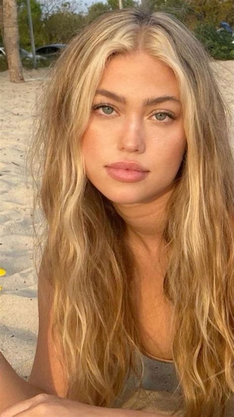 Pin By Chloé On Beauty In 2024 Warm Blonde Hair Yellow Blonde Hair Blonde Hair Inspiration