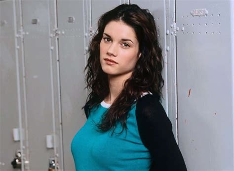 Download Missy Peregrym Locker Backdrop Wallpaper