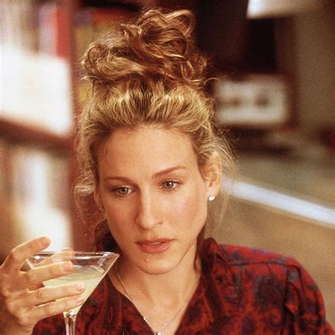 Sex And The City Fans Aufgepasst Carrie Bradshaws Ikonisches Zeitungs Kleid Gibt Es Aktuell