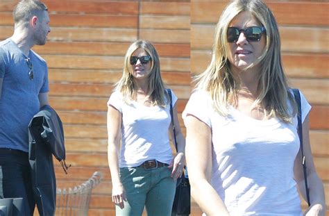 Pics Jennifer Aniston Nipples Breasts No Bra White T Shirt Shows Off Her Boobs