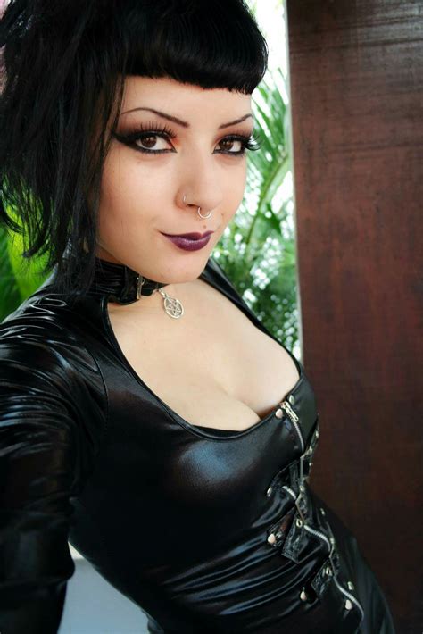 Pin Von Jethro Auf Mochlath Gothische Schönheit Gotische Mädchen Alte Mode
