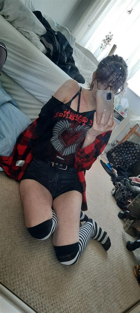 When It S Summer But You Re Cold Scrolller