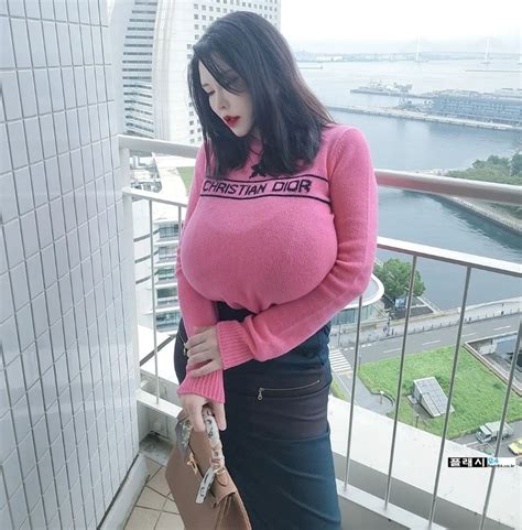 역사상 최고로 크다는 일본 여배우 오키타안리 근황