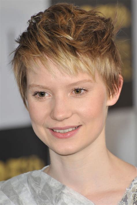 60 Cute Short Pixie Haircuts Femininity And Practicality Pixie Haircut Funky Short Haircuts