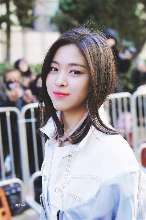 Ryujin Kpop Kdrama Bts Exo Kpoparmy Kpop Girl Groups Korean Girl Groups Kpop Girls Mnet
