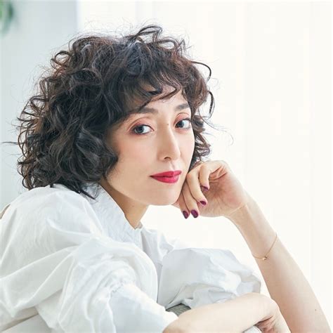 マチュア世代にこそおすすめカーリーヘアに注目おしゃれする意欲が復活女優宮下今日子さん クウネルサロンマチュア世代の