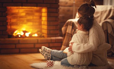 250 300 Zbiorów Zdjęć Fotografii I Beztantiemowych Obrazów Z Kategorii Palenisko Istock