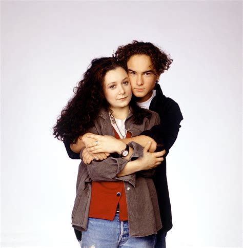 Are David And Darlene Divorced In The Roseanne Reboot Popsugar Entertainment Sara Gilbert