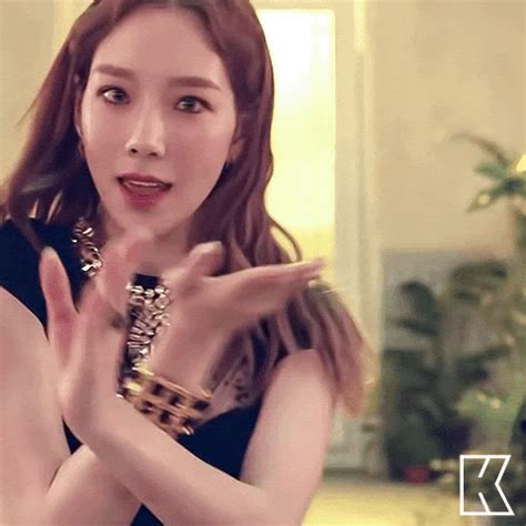 뭐가 지나간거지 태연이 SNS에 올렸다가 거의 1초 만에 빛삭된 사진 Newsnack
