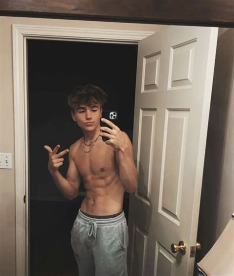 Guy Abs Selfie