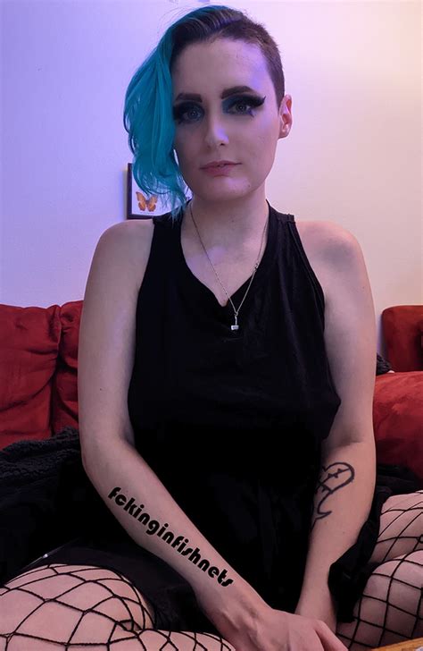 Celebrate The Fall Season By Getting A Session With This Goth Slut Sext Rate Custom Vid