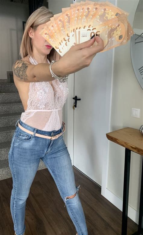 Mistresslucia On Twitter Rt Dominalucia Adora Mis Pies Y Tributa Como Un Pringado 😀🐷🐶