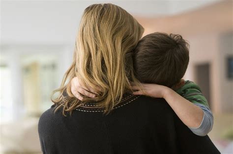 La relación madre hijo es como un cordón umbilical vuelto un nudo que
