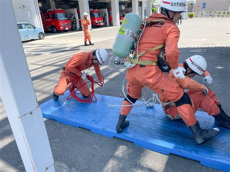 仙台市消防局公式 on Twitter ほふく救出救助訓練目指せ全国1位 宮城消防署特消隊は災害現場における人命救助を想定し