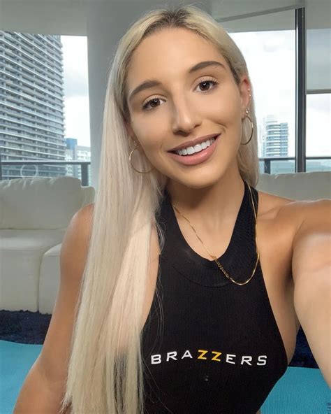Top Trending Female Pornstars That Are Owning 2021 Wow Gallery Ebaums World