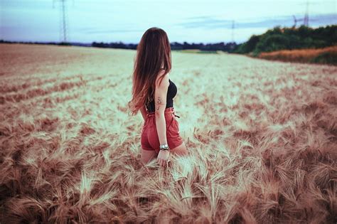 Standing Brunette Field One Person Depth Of Field Lifestyles Young Women 720p Adult
