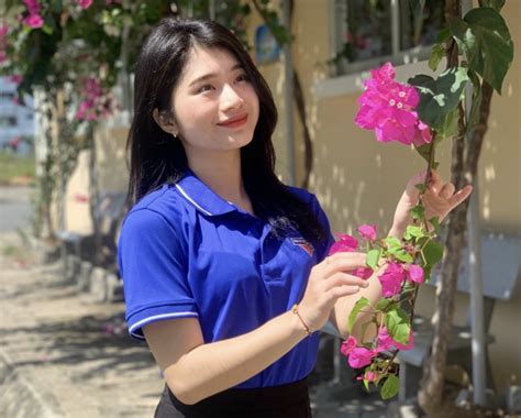 Cô giáo xin vào nhóm lớp hút triệu view Xinh đẹp gần gũi và tích