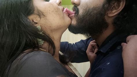 Labio Largo Parte 2 Vaishnavy Y Sharun Raj Se Bloquean Con Lengua Beso Besos Calientes De La