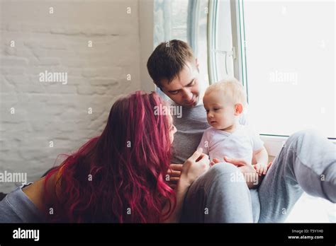 Spielender Sohn Stockfotos Und Bilder Kaufen Alamy
