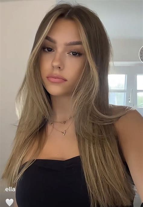Brunette With Blonde Highlights Blonde Hair With Roots Honey Blonde