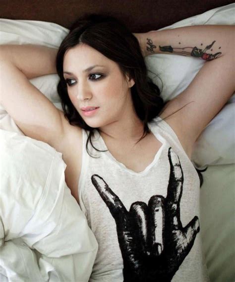 Early 2000s Foxy Brunette Songstress Showdown Michelle Branch Or Vanessa Carlton Rpickoneceleb