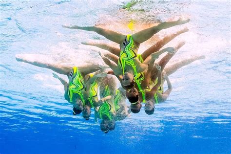 21 Stunning Photos From The Olympic Synchronized Swimming Finals