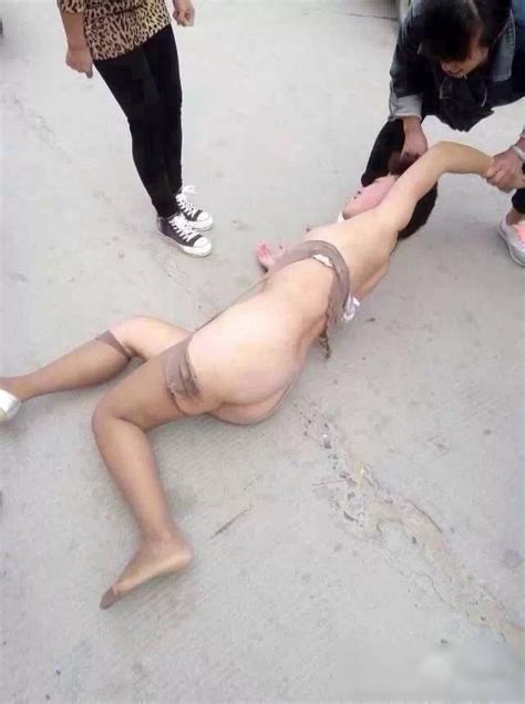 画像中国の街中で不倫した女が素っ裸にされてる ポッカキット