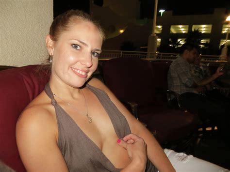 A Swinger Wife In Public Photo 16 97 109 201 134 213
