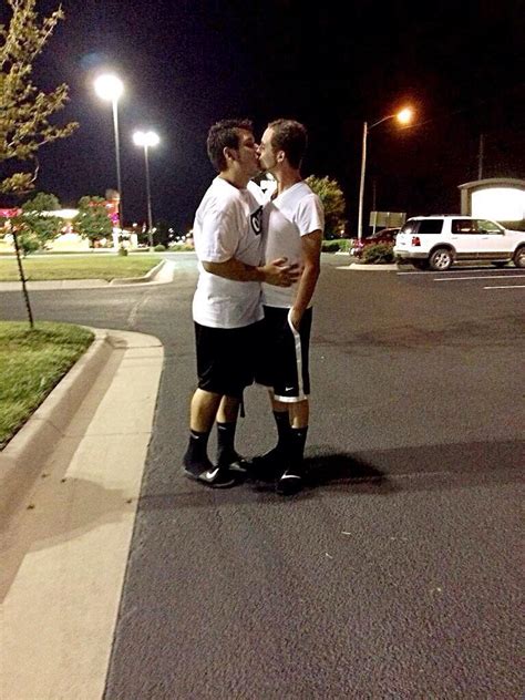 Guys Kissing Scrolller