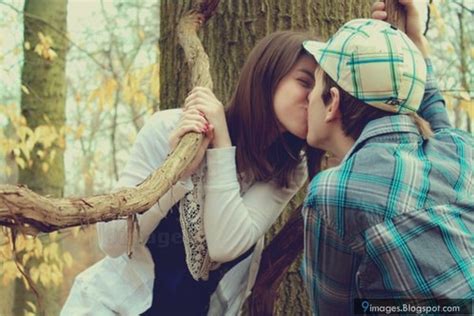Kiss Beautiful Couple Romantic Lovers Tree Forest