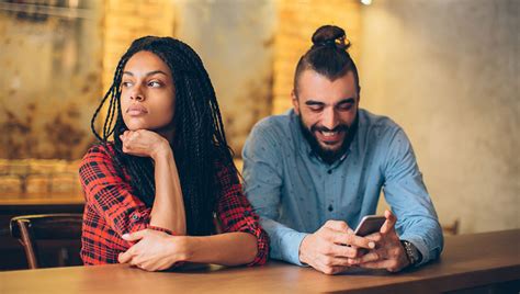 7 Dating Mistakes That Doom Mens Love Lives Girls Chase
