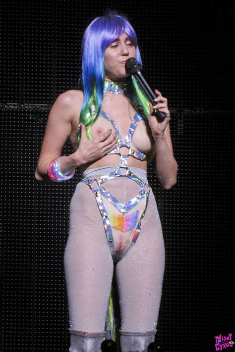 A Topless Miley Cyrus During A Concert X Post From Ronstagegw Album On Imgur