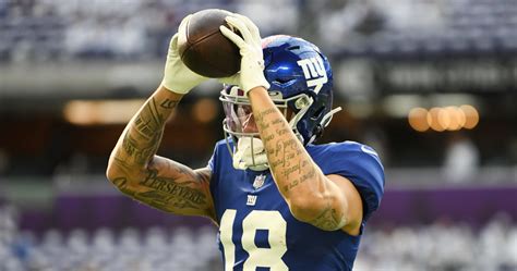 Fantasy Football Week 17 Waiver Wire Pickups Rankings And Stat