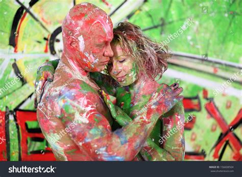 Naked Man Women All Paint Hugging Foto Stock 156608504 Shutterstock