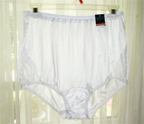 Ultra Silky Vanity Fair Nylon Panties Size 7 Large Virgin